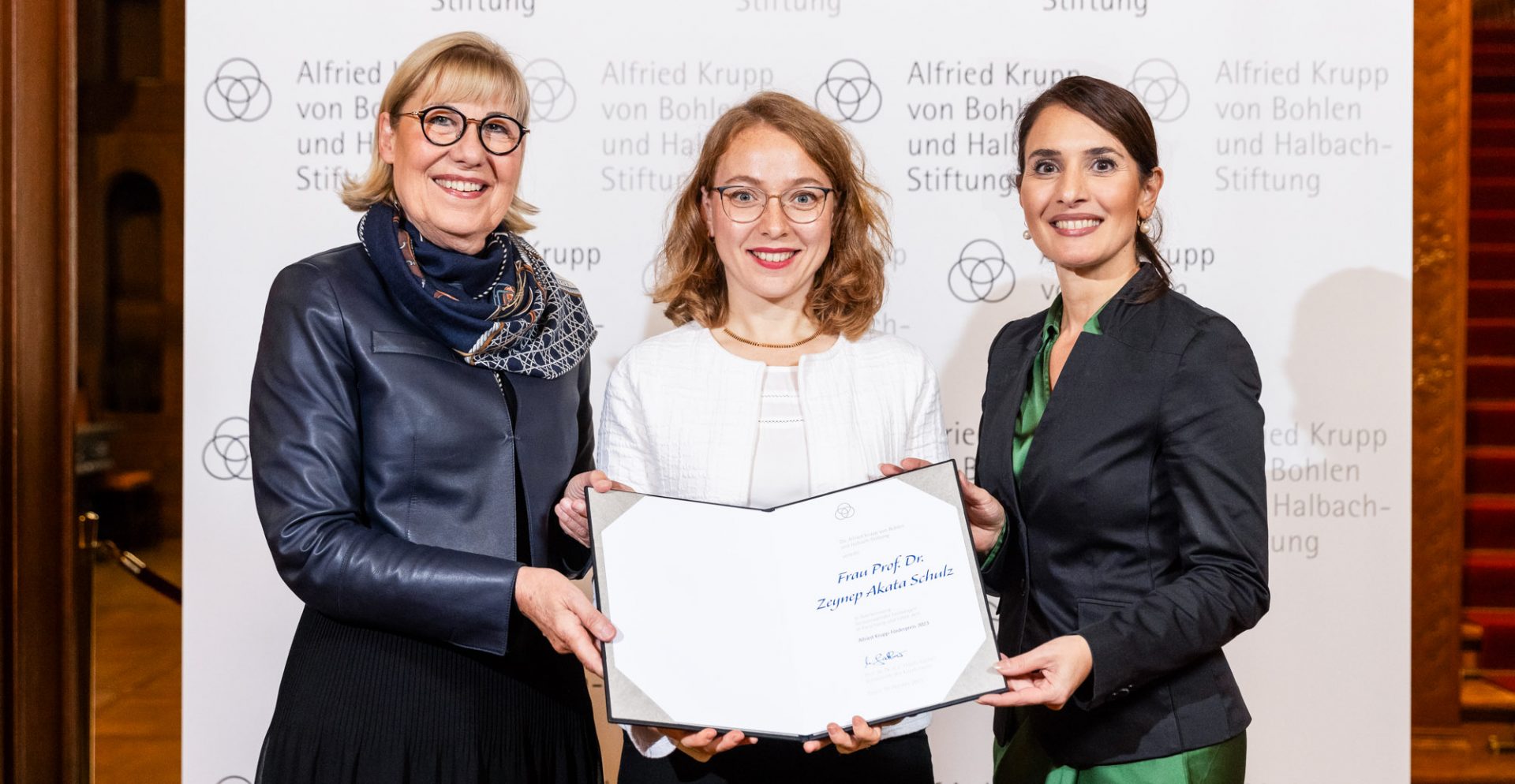 Informatikerin Zeynep Akata Schulz mit dem mit 1 Mio. € dotierten ...